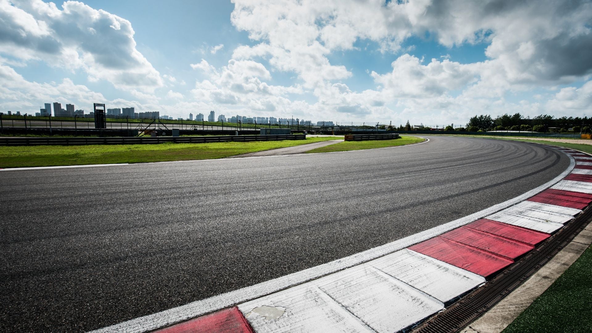 Top 10 Must-See Race Tracks for Motorsports Fans – Pitlane Supply